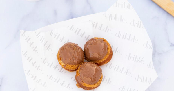 Dribble Chocolate Cream puff - Foods